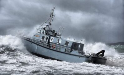 Royal Navy's new survey ship HMS Magpie conducts further sea trials ...
