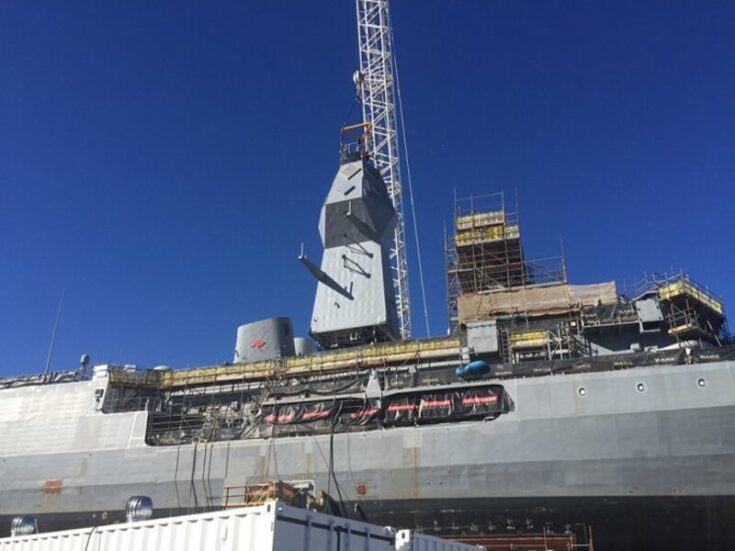 RAN installs new mast on HMAS Warramunga frigate